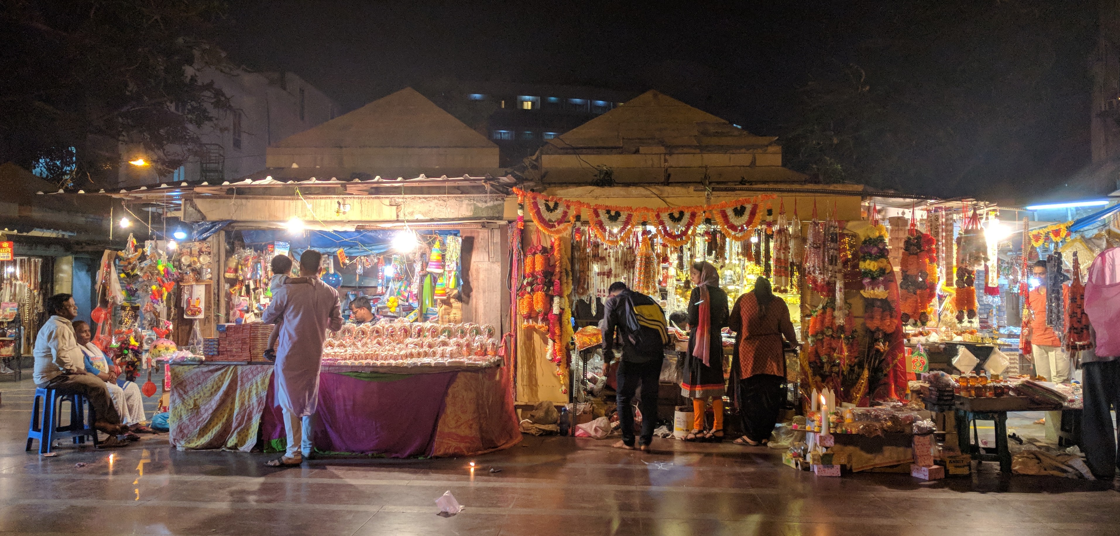 Market place in Delhi – James O'Brien / The Limb Shift